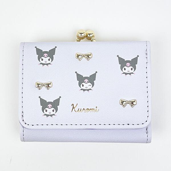 三つ折りタイプで小さなかばんにもスッポリ収まるミニウォレット♪大きく開いて取り出しやすいがまぐちコインケース、カードホルダーなど使いやすも◎リボンのメタルパーツとキャラクターがかわいい♪