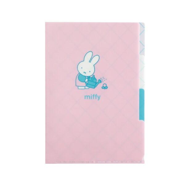 優しいカラーデザインのA5ポケットクリアファイルです。プリントや書類やレシートなどの細かいものの整理に便利で、裏面のチェックの透け感が可愛い◎3ポケットあるから分けて収納出来ちゃう♪同シリーズもございますので揃えてみませんか♪