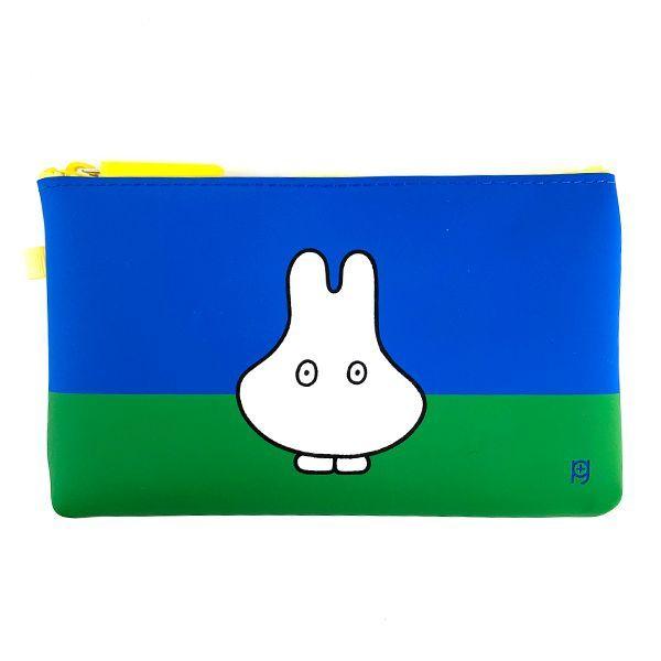 裏面もかわいいミッフィーのマルチなジッパーポーチ。コスメや文具などが収納可能