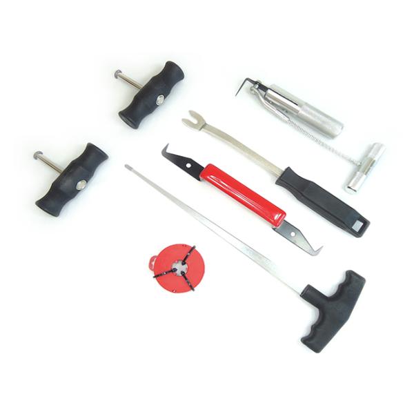 自動車のフロントガラス及びリヤガラスのウインドウシェードゴム(コーキング)を切り、ガラスを取り外す際に使用するウィンドウシールドリムーバーキットです。車種によってはコーキング剤でシールドされているものがありますが、そのような時に大変活躍しま...