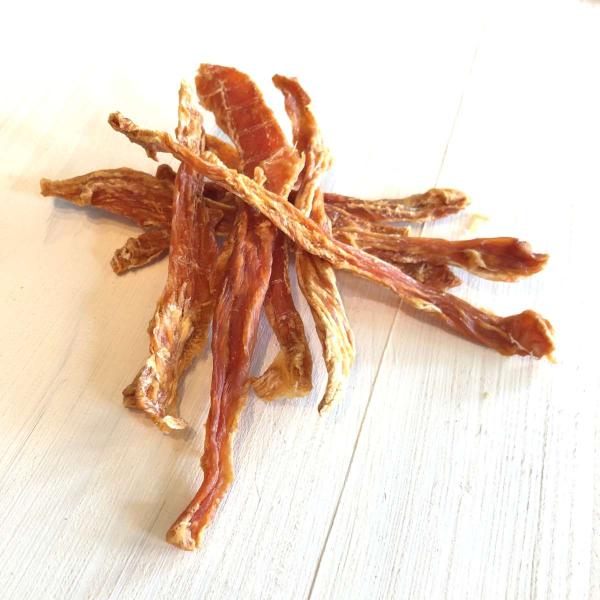 九州産の鶏ささみを使用し風味も抜群！鶏ささみを細切りにし与えやすい形状にしました。簡単に手で折れるので小型犬にもおすすめです。※直射日光、高温多湿を避けて保存して下さい。また開封後は冷暗所で保管しなるべく早くお召し上がり下さい。内容量：60...