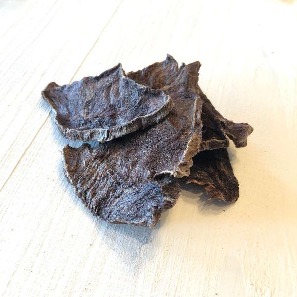 栄養価が高く低脂肪の馬肉！天然素材を旨味と栄養そのまま、保存料不使用の、おいしくて体にも優しいおやつです。※直射日光、高温多湿を避けて保存して下さい。また開封後は冷暗所で保管しなるべく早くお召し上がり下さい。内容量：35g原材料：馬肉原産国...