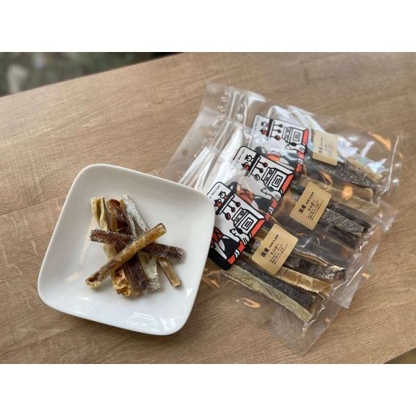 鱈100%！美味しさがギュッと詰まって与えやすく食べやすいおやつです。噛み噛みおやつに最適な添加物等一切不使用商品です。※直射日光、高温多湿を避けて保存して下さい。また開封後は冷暗所で保管しなるべく早くお召し上がり下さい。内容量：30g原材...