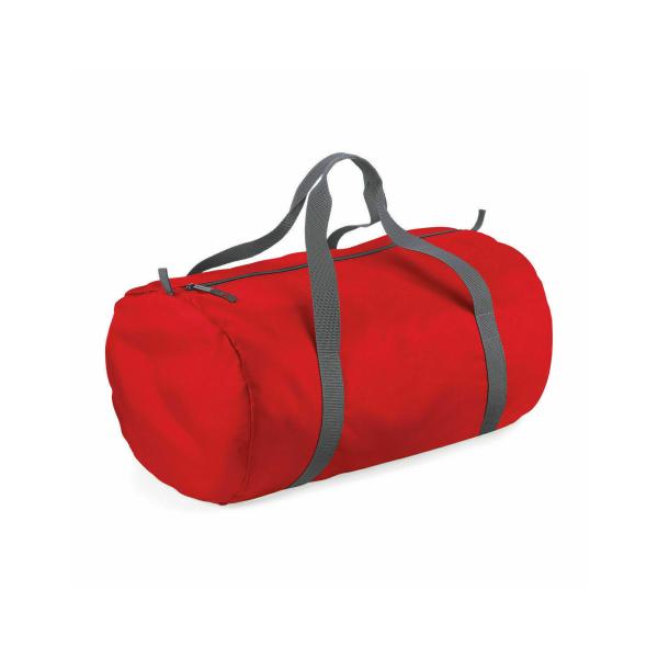 素材: ポリエステル。W: 50cm。L: 30cm。D: 26cm。デニール: 210デニール。デザイン: バレル。素材のテクノロジー: 雨や雪の水滴による内部の濡れを防ぐ耐水加工。留め具: ファスナー。ロゴ入りファスナープラー。取り外せ...