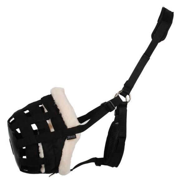 サイズ(マズル周り目安cm):スモールポニー(41cm)、 ポニー(50cm)、コブ(58cm)、フル(61cm)、エクストラフル(69cm)。素材: ナイロン、合成素材。留め具: 調節可能、屋外でも安全に使えます。擦れ防止、顎下はカットバ...