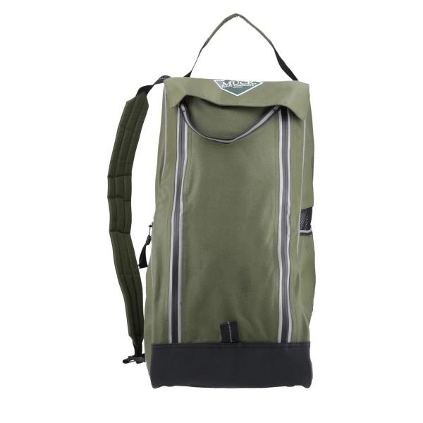 素材: オックスフォード織地、ポリエステル。H: 19インチ(約48cm)。W:14インチ(約36cm)。D: 9.8インチ(約25cm)。デザイン: コントラストディテール、ロゴ、反射ディテール。素材テクノロジー: 耐久性があり、長く愛用...