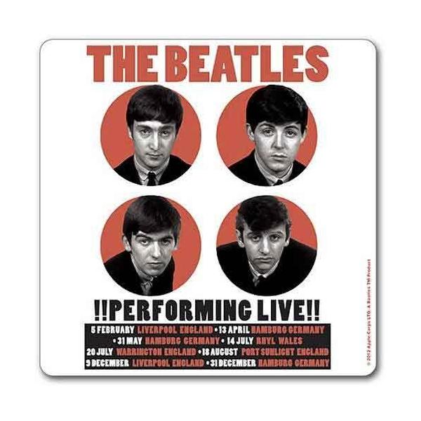 W: 9.5cm。L: 9.5cm。デザイン: バンド、ロゴ、テキスト、ツアー日程。オフィシャルライセンス商品。コルク底。