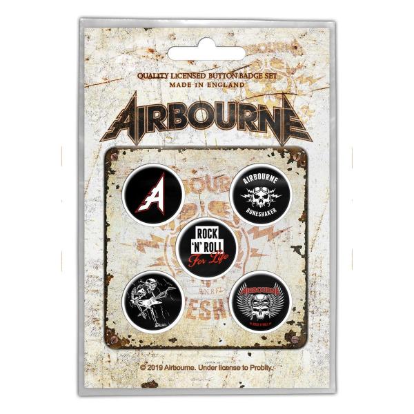 素材: 金属/プラスチック。W: 25mm。留め具: 安全ピン。デザイン: アルバムアートワーク、デジタルプリント、ロゴ、テキスト。オフィシャルライセンス商品。パッケージ: ユーロフック、吊り下げタグ、ポリ袋、リテールパッケージ。