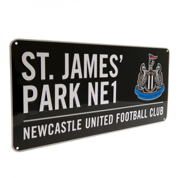 メタル製のストリートサイン。St James Park NE1のテキスト入り。サイズ: 40 x 18cm。台紙付き。オフィシャルライセンス商品。