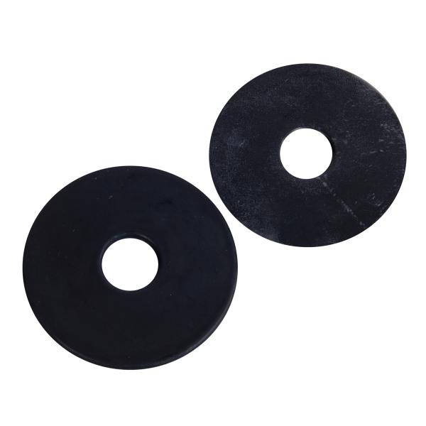 挟み込みを防止。馬のデリケートな口角を保護。素材: ラバー。