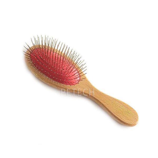 INTドイツピンブラシ　レギュラーピンはブラッシング時のショックを吸収するラバークッション。静電気が起きにくい高級木製柄。被毛を傷めず効果的にブラッシングできます。クッション性を高めるため空気穴があいていますがピンが抜けているのではありませ...