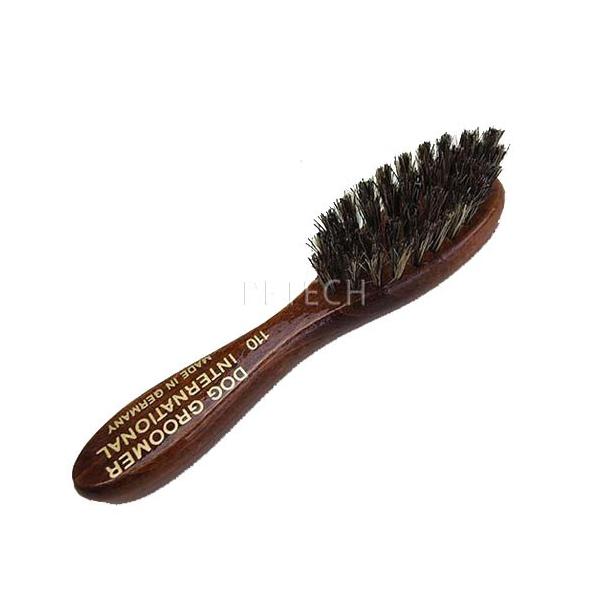 ◆メール便対応商品。INTドイツブラシはオイル、ツヤ出し用ブラシです。プロトリマーに定評のあるドイツ製オイル、ツヤ出し用ブラシ。高級豚毛（60％）とナイロン毛（40％）をほどよくミックスしたツヤ出し用ブラシ。使いやすさを追求したシンプルなデ...