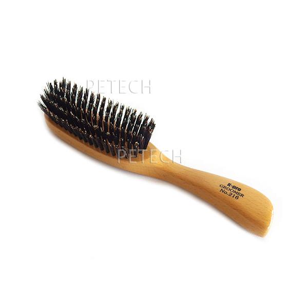 猪毛は猪の首筋から背中にかけてのタテガミを採用した、太くて、硬く、弾力性に優れた、毛根付きの高級品はダブルコート犬や下毛のある犬種に地肌のマッサージと艶出しにご使用下さい。抑えにブラッシングに整毛用にブラッシングに万能高級ブラシ。国産品。 ...