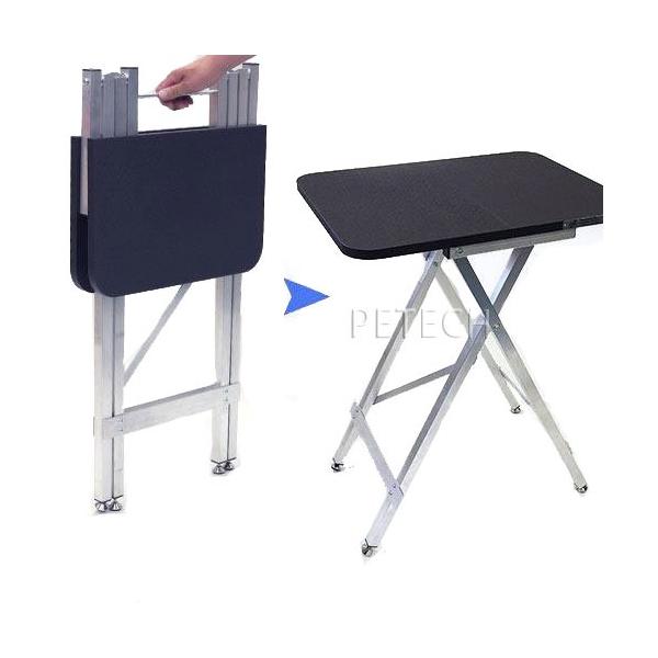 アルミの脚を採用しており約7キロと軽量のため持ち運びにも便利です。収納時のサイズは860×厚み78ｍｍとなり、ワンタッチでコンパクトに折りたたむことのできるリングサイドテーブルです。