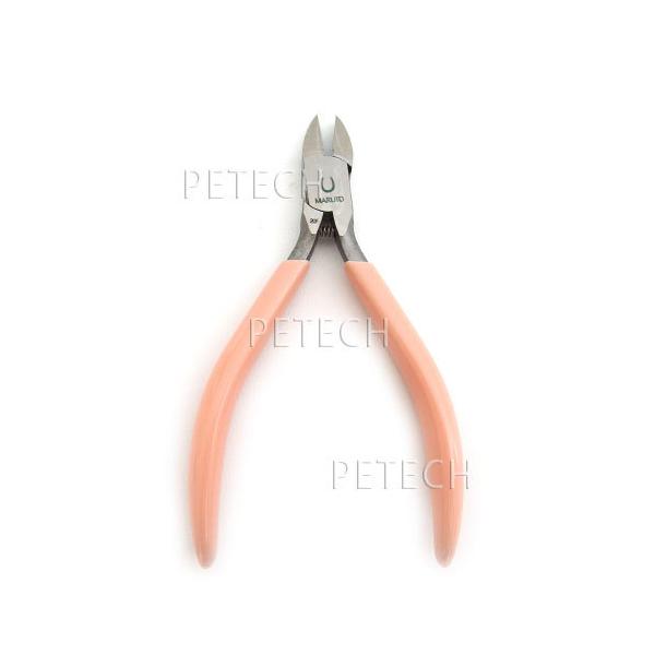 ◆メール便対応商品。多くのネイリストが愛用するプロフェッショナル仕様の国産ネイルニッパーです。 抜群の切れ味でデリケートな爪も優しくお手入れでき、切った断面は驚くほど滑らかに仕上がります。 樹脂グリップは滑りづらく安全です。   日本製 燕...