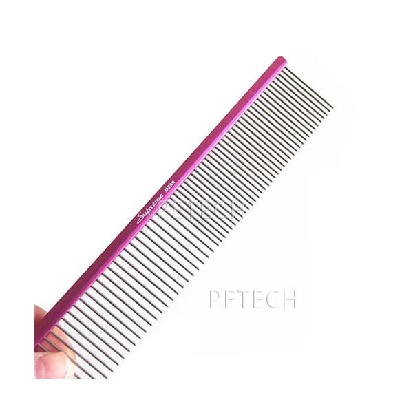 ◆メール便対応商品。【限定色】定番パープル色の色違いで、持手がピンク色のコームです。数量限定でなくなり次第終了となります。アルミナムフィニッシングコームは、ショーグルーマー御用達のプロ向けアルミ軽量コームです。軽量なので毛がかりが微妙に手に...