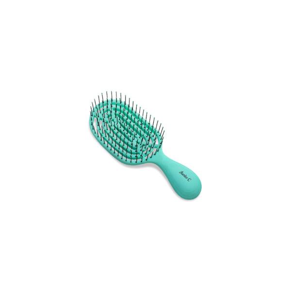 お子様やご年配の方でも使えるコンパクトサイズなヘアブラシです。●細い毛や傷んだ髪でもスムーズに。お子様からご年配の方まで幅広くご使用いただける大きさです。もちろん犬や猫へのブラッシングも可能です。●頭皮にフィットするＣ型形状で、心地よさを。...