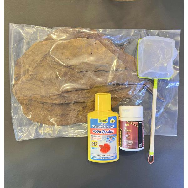 マジックリーフ（750円）ネット（1050円）水質調整剤（600円）エサ　クレストフリーク（1050円）のセットですバラバラ購入3450円がセットで2950円