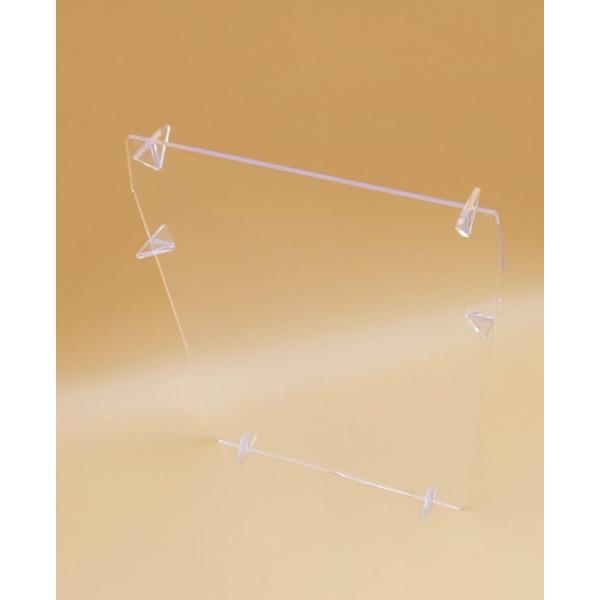 二重構造の蓋により、細かい目のフィルターをクワガタが破る事がない従来の挟み込みシートでは目が粗いとハエが抜け、細かいと目詰まりして酸欠 などの事故に繋がるフィルター部が落ちこまないように、上部には十字の梁がセットされている過渡期には従来品の...