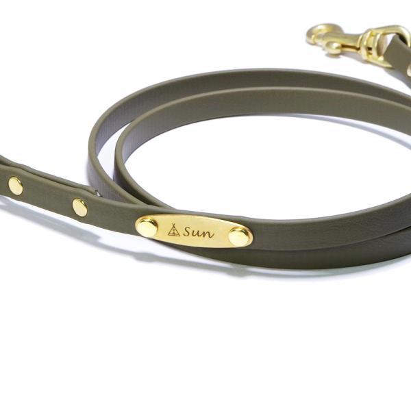 防水 リード 犬 Biothane 衛生的 ネームプレート 中型犬 小型犬 オーダーメイド 名入れ おしゃれ 名前入り 上品柔らかくしなやかな防水素材のシンプルタイプのリード。防水素材で衛生的。真鍮プレートにレーザーで深堀り名入れします。ネ...