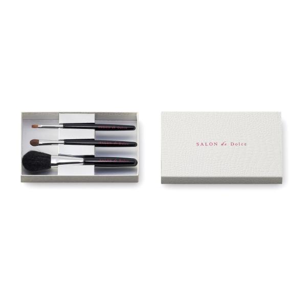 ☆息をのむほどなめらかな　穂先に宿る伝統の技☆触れるとまるで吸いつくようになめらかな肌触り毛先を切らずに揃える伝統技法が、息をのむほどなめらかで綿密なキメを生みだします。艶やかさ、そして透明感あふれる肌へと導く「熊野の筆」その仕上がりに、き...