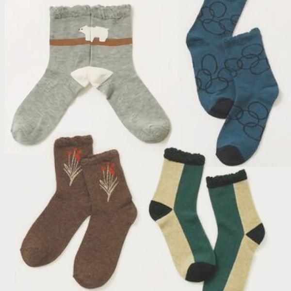 色々柄が楽しいプチプラソックス。普段使いにぴったりです。薄すぎず厚すぎない、通年使えるタイプです。※個包装ではありません。※試着後の返品はできません。・裏地　なし・透け感　なし・伸縮性　あり・厚み　普通☆サイズ　　22〜24cm☆素材　　ポ...