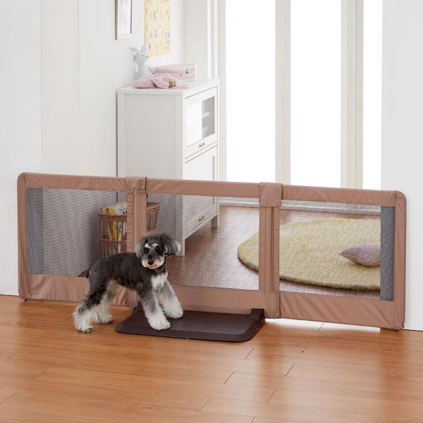 おくだけタイプで移動ラクラク。すき間が少なく老犬にもやさしいソフトゲート。[Sサイズ]■サイズ：約幅77〜95x奥行き65x高さ60cm プレート幅60cm■重　さ：約4.4kg[Mサイズ]■サイズ：約幅95〜140x奥行き65x高さ60c...