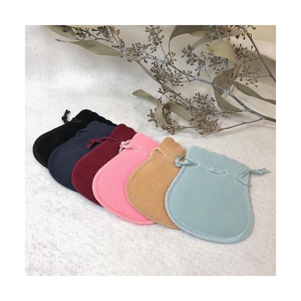 お守り石を入れるのにオススメのカラーポシェットタンブルや丸玉などお好みに応じてお守り石などを持ち歩く際のポーチとしてご利用頂けます。５色よりお選び下さい。＊ブラックは終了しました＊ブレスレットはサイズ的に入らない物が多いですのでお守り石など...