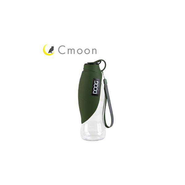 シリコン部分を裏返せば、水の受け皿になり、そのまま給水として使用できます。また水の量に応じて、市販のペットボトルに付け替えることで、さらにコンパクトに持ち歩けます。いつでもどこでも愛犬に新鮮な水を。ドゥーグ3in1ドッグウォーターボトルでお...