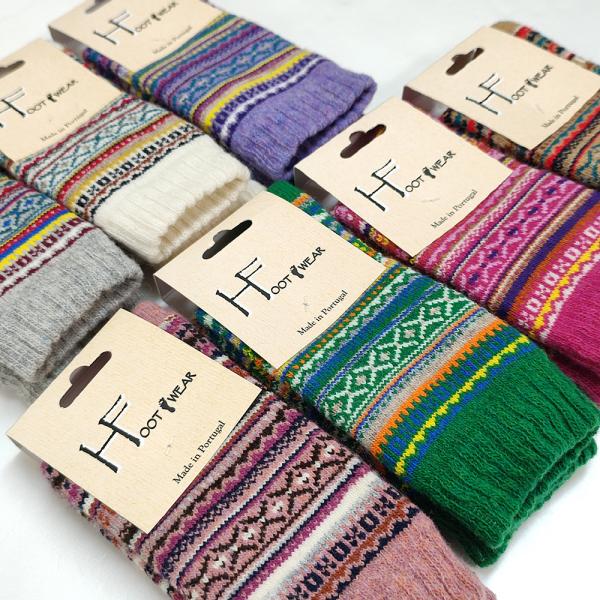 いつの時代もファンがいるフェアアイル柄♪価格がリーズナブルなのにしっかりとした作りとはっきりとした色使いが特徴的なのでコーディネートのアクセントにおすすめです。内側はパイル上になっているのでクッション性と保温効果に優れています。人気カラーは...