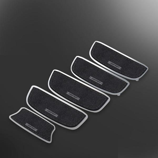 キズ防止だけでなくレザー調のデザインによりドアハンドル回りのドレスアップとしても最適。（意匠登録済）素材は自動車メーカーの純正採用部品と同等の高品質PVC材を採用。EXJ-06　ドアハンドルプロテクターforジムニーノマドBK5枚入り(フロ...