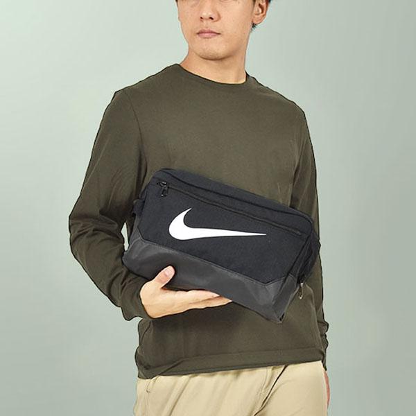 NIKE ナイキ ブラジリア シュー バッグ 9.5メンズ・レディース・男女兼用・ユニセックスナイキ ブラジリア シューズバッグは、フットウェアを他のギアと分けて収納し、持ち運ぶことができます。移動時には端のハンドルを持って携帯可能。外側の...