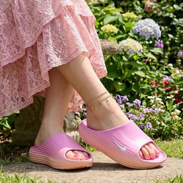 NIKE ナイキ REACTX REJUVEN8 SLIDE リジュビネイトレディース・婦人・女性足に休息を。リジュビネイトは、柔らかく反発力の高いReactXフォームを搭載し、Nike最高レベルのテクノロジーを駆使した、履くのが待ち遠しく...