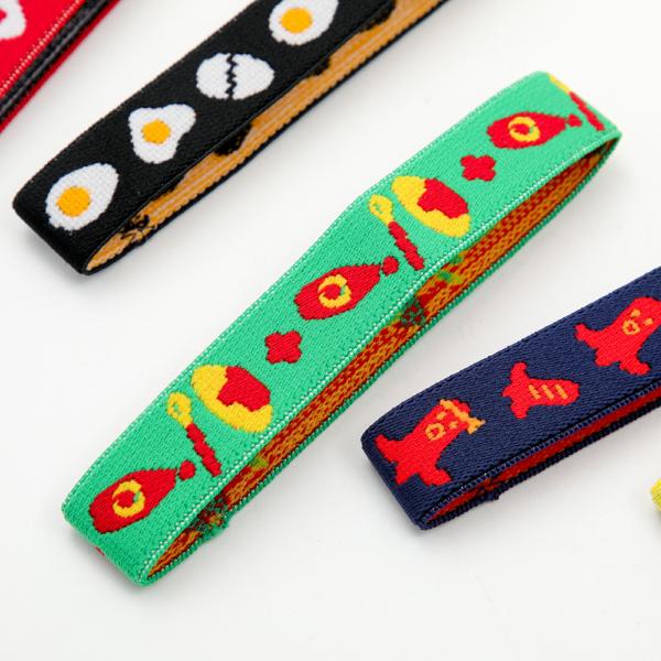 お弁当の蓋と本体を止めておくゴムベルトです。かわいい絵柄でお弁当を作る人も食べる人もどちらもテンションがあがりますね。サイズ：幅20mm×リング270mm材質：合成ゴム、ナイロン生産国：日本