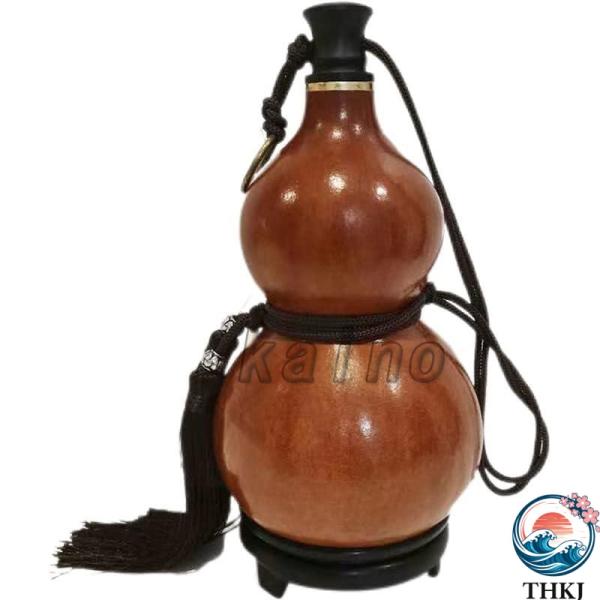 素材:天然瓢箪 天然蜜蝋 瓢箪口：ステンレス鋼 栓:ゴム 容量：500ML、1000ML、1500ML。大きな天然ひょうたんから彫られた手工芸品のケトルは、ワインを入れるだけでなく、部屋やワインラックを飾ったり、風水ペンダント。 天然ひょう...