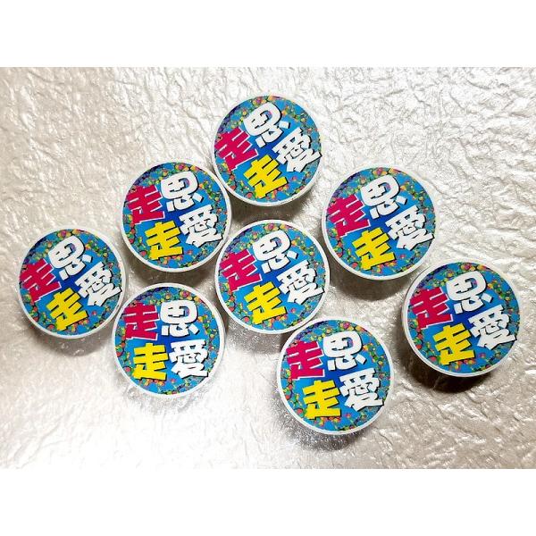 ●表面は、耐水・耐光性にすぐれたフィルムシール印刷です。【-----注意点-----】●ウェアにゼッケンをホック〈オス・メス〉により挟み込んで留めるタイプですので、生地にもよりますが、洗濯後でも留めた跡が全く消える保証はありません。●過剰包...