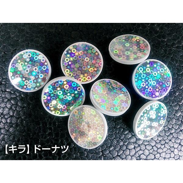 ●表面は、耐水・耐光性にすぐれたフィルムシール印刷です。【-----注意点-----】●ウェアにゼッケンをホック〈オス・メス〉により挟み込んで留めるタイプですので、生地にもよりますが、洗濯後でも留めた跡が全く消える保証はありません。●過剰包...