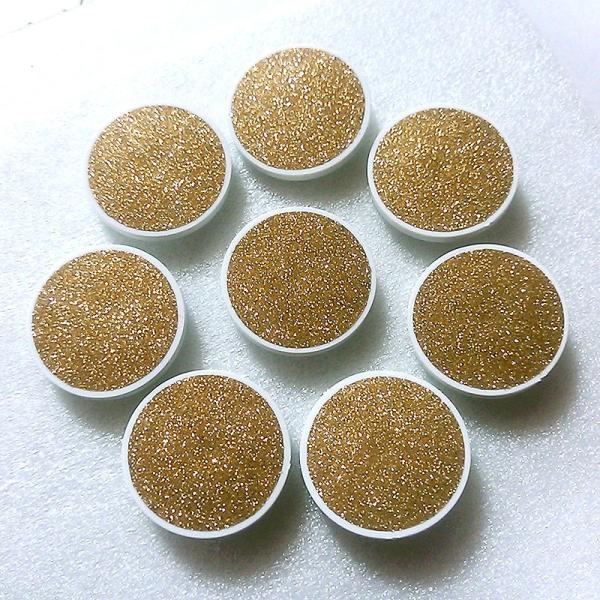 ●表面は、耐水・耐光性にすぐれたフィルムシール印刷です。【-----注意点-----】●ウェアにゼッケンをホック〈オス・メス〉により挟み込んで留めるタイプですので、生地にもよりますが、洗濯後でも留めた跡が全く消える保証はありません。●過剰包...