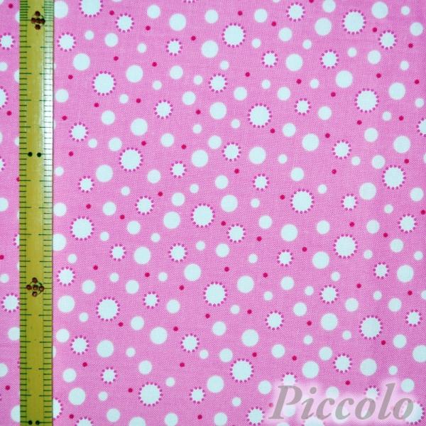 ◎数量限定！基本的に再入荷はございません。お早めにお求めください。●小物づくりやパッチワークなどに最適なサイズのUSAコットンです●サイズ：約53cm×約43cm（この商品は左記寸法でカット済みです）※一枚の布から切り出しているため、柄の出...