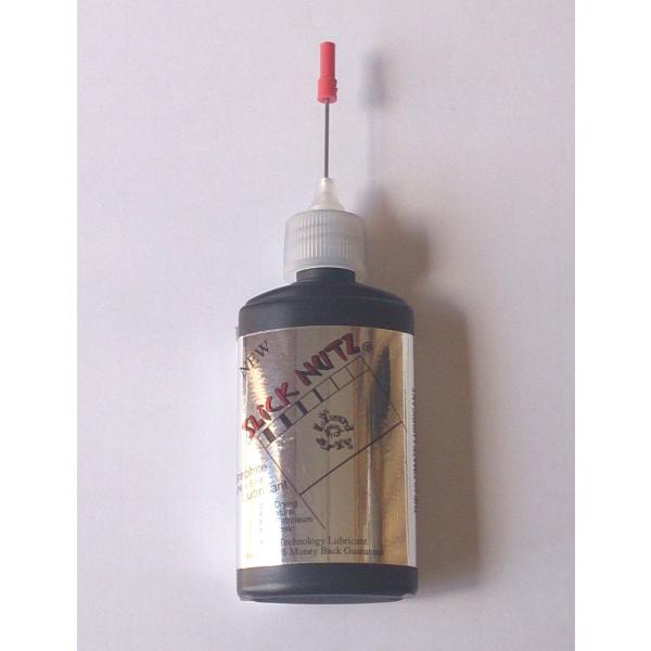 カルナバとグラファイトをベースにした潤滑剤です。石油化合品やグリースベースの潤滑剤とは異なり、ベタつくことが無くホコリや汚れが付着することはありません。効能●チューニング、ピッチの安定●弦とナット及びブリッジの摩擦が極限まで低減●ストリング...