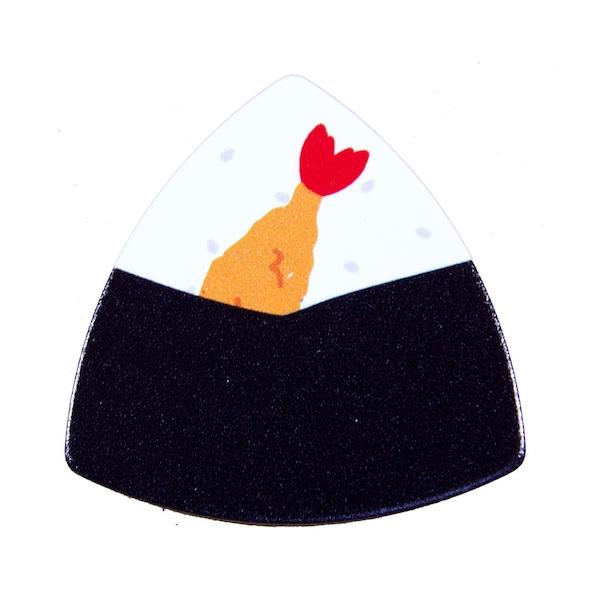 ダイキングコーポレーション　天むすギターピック形状：トライアングル材質：硬質塩ビ（PVC）厚さ：0.8mm販売単位：1枚日本製