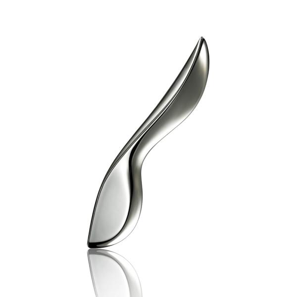 「商品情報」商品紹介マグネティックトリートメントで表情に輝きを顔のカーブにフィットした多彩な動的アプローチに、クレイマスクを取り去る機能を追加。肌をすこやかに整えて、凛としたラインのクリアな肌に導きます。美を磨きあげる5 つのメソッド点・面...