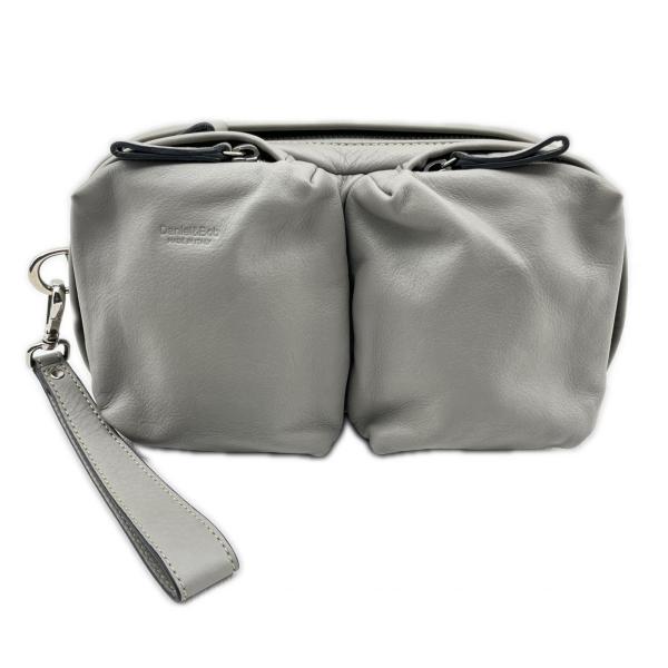 【ブランド】Daniel&amp;Bob ダニエル&amp;ボブ【商品名】バッグ セカンドバッグ ダニエル&amp;ボブ 【程度】程度B【型番】U553.23【色】グレー【付属品】布袋【計測サイズ】・約W23 x H13 x D6(cm)