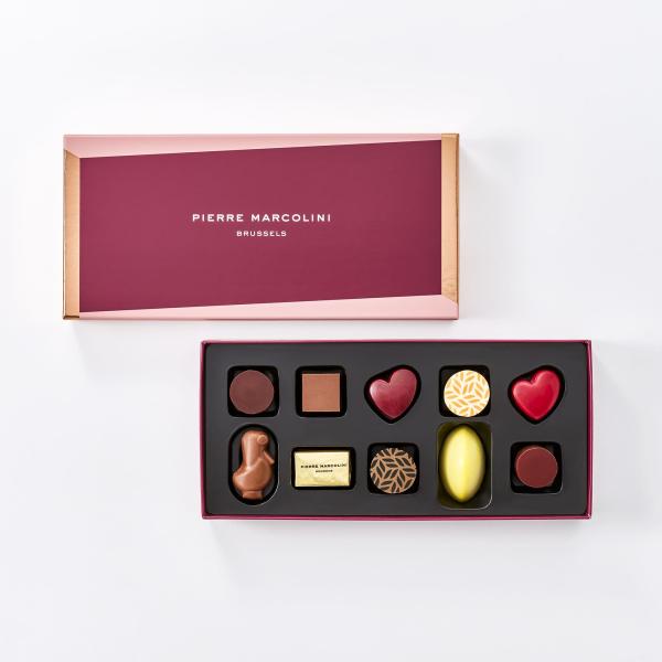 バレンタインシーズン限定のアシンメトリーのハート型が可愛い「クール ココロ フランボワーズ」と「クール ココロ ユズ セザム」やゴロゴロとしたナッツの食感が楽しめる「プラリネ シリーズ」、定番人気の「プティ ビズー」など10種を詰め合わせた...