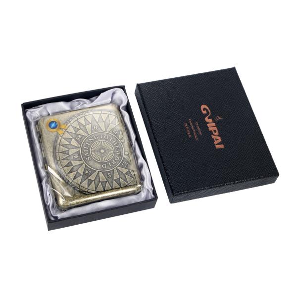 【20本収納 / バラ入れタイプ】持ち運びにちょうど良いサイズのシガレットケースです。ズボンのポケットはもちろん、胸ポケットにもスムーズに収納できます。【丈夫な素材】万が一の落下や衝撃でも、耐久性のある真鍮製で作られています。作業中などで外...