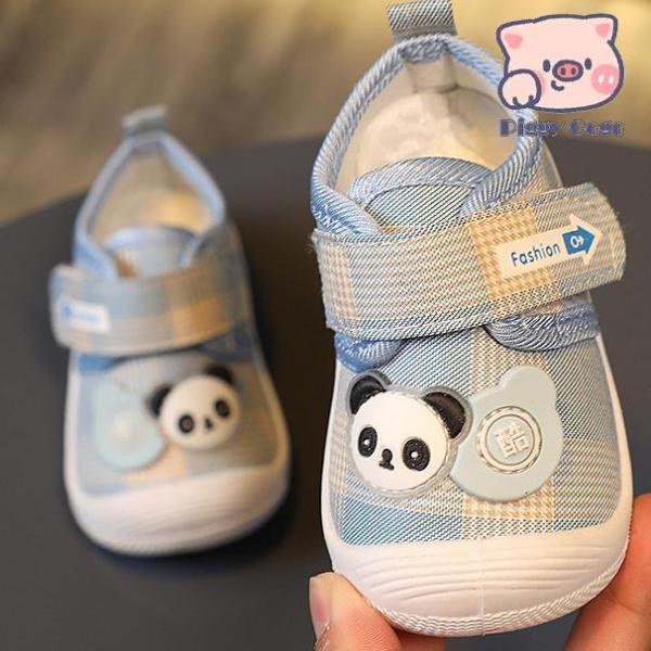 ●あんよを始めたばかりの赤ちゃんにぴったりのベビーシューズです。●滑りにくく屈曲性の高いソールは歩き始めの赤ちゃんをしっかりサポート。ママも赤ちゃんもラクラクです。春?夏?秋と長期にわたってご利用いただける、ベビーから幼児の可愛いシューズで...