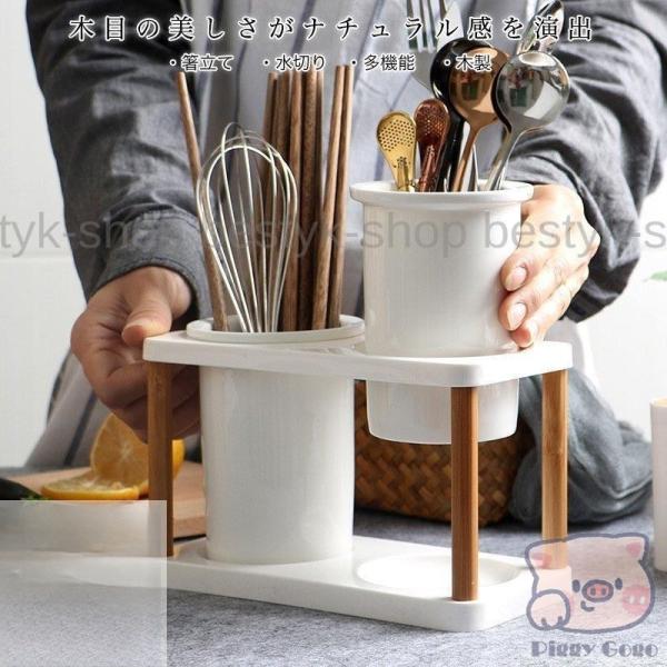 【ポイント】おしゃれでかわいい箸立て透かし風デザインがとってもカワイイ箸立てです。シンプルなホワイトカラーで陶器製の容器を使用しているので清潔感がありますよ。2個タイプなので、箸とスプーンやフォークなどを分けて収納することが出来てとても便利...