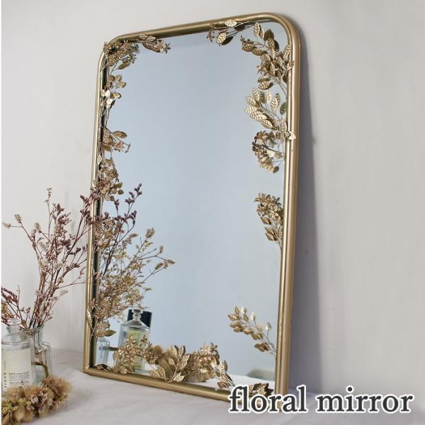 ●フローラルミラー●アイアン製の壁掛けミラー。●大きめのミラーの周りには可愛い小花がちりばめられています。●マットゴールドの仕上げは玄関やリビング、店舗の装飾などどんな空間にも主張しすぎずに上品になじみます。▼サイズ等（約ｃｍ）全体：W35...