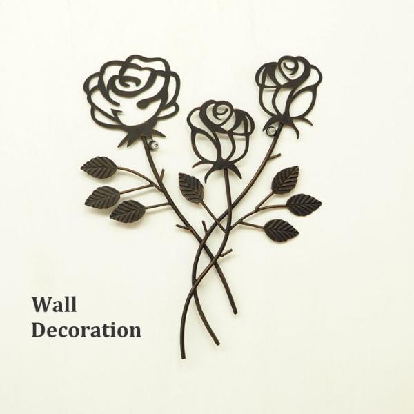 ●ローズウォールオーナメント●玄関やリビングなどの壁に立体感ある壁飾りでデコレーション。アイアン製品はおもむきあるアンティークな雰囲気作りを演出してくれます。●季節を問わず楽しめ、お花やグリーンが飾れない場所も華やかになります。ウォールデコ...