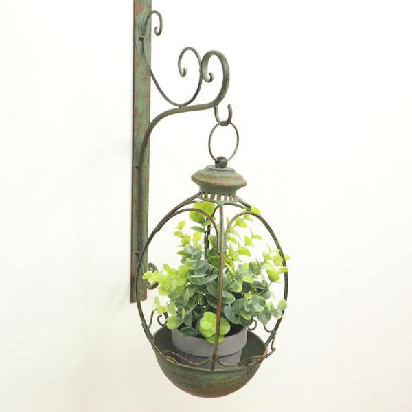 ●バードフィーダー＆ブラケット●アンティーク調のおしゃれなバードフィーダーとブラケットのセットです。バードフィーダーには底穴があるので、植物を植え込むこともできます。小鳥のえさ台として使用する場合はトレーなどをご用意ください。●全体に錆風の...